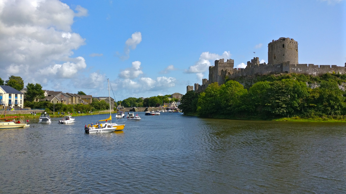 Home [www.pembroketownguide.org.uk]